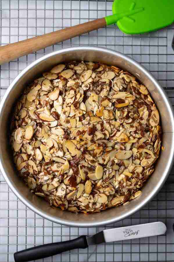 Bee Sting Cake Recipe: German Bienenstich Recipe!