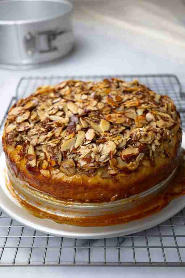 Bee Sting Cake Recipe: German Bienenstich Recipe!